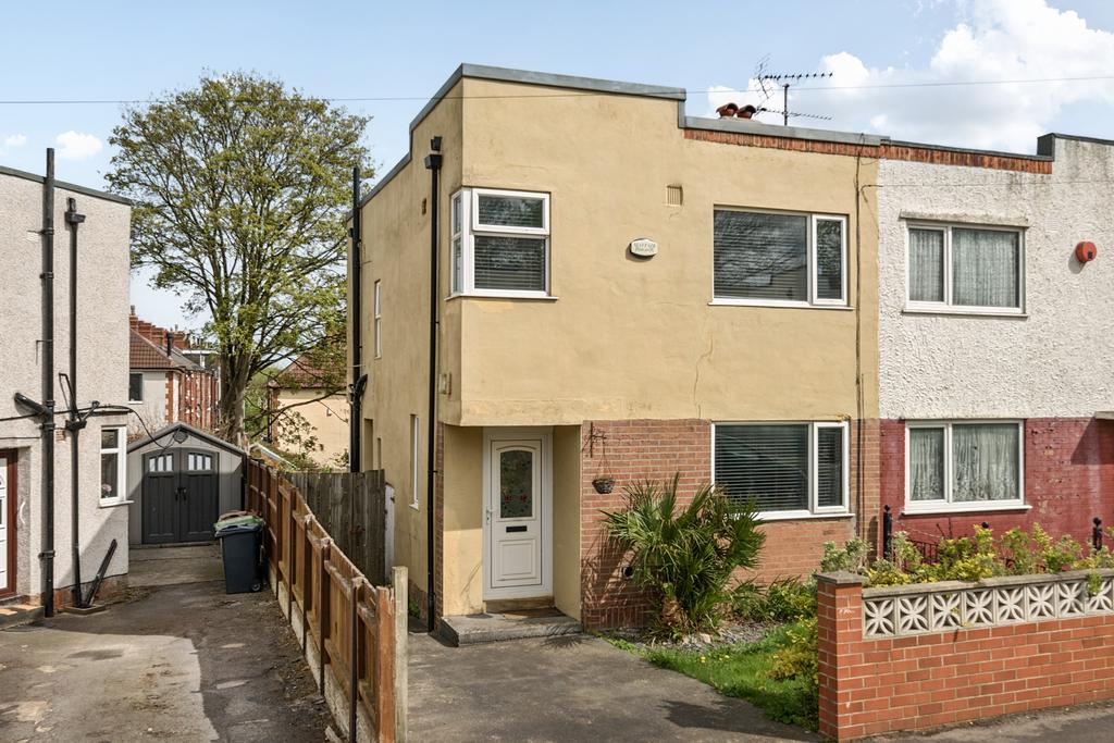 Riviera Gardens, Leeds LS7 3 bed semi-detached house for sale - £250,000