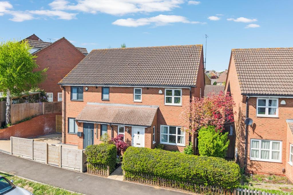 Ninesprings Way, Hitchin, SG4 3 bed semi-detached house for sale - £485,000