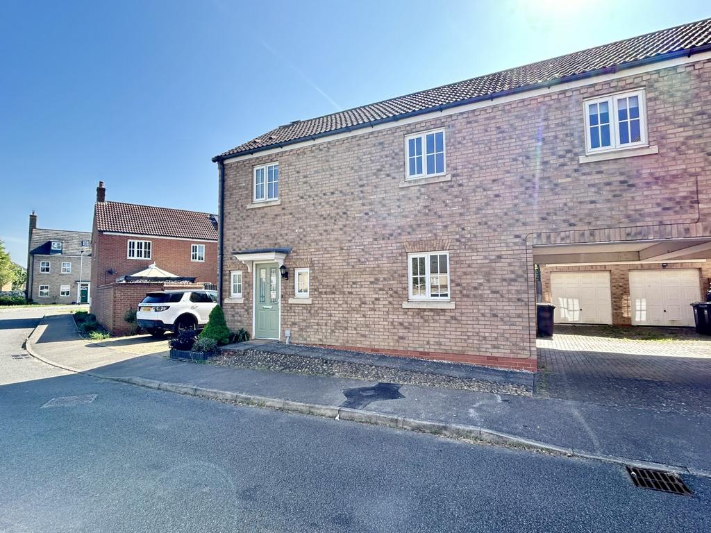 Meadow Way, Ely, Cambridgeshire 3 bed end of terrace house - £375,000