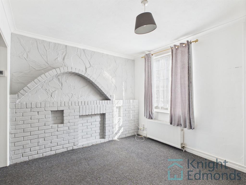 Gordon Road, Gillingham, ME7 2 bed terraced house - £1,200 pcm (£277 pw)