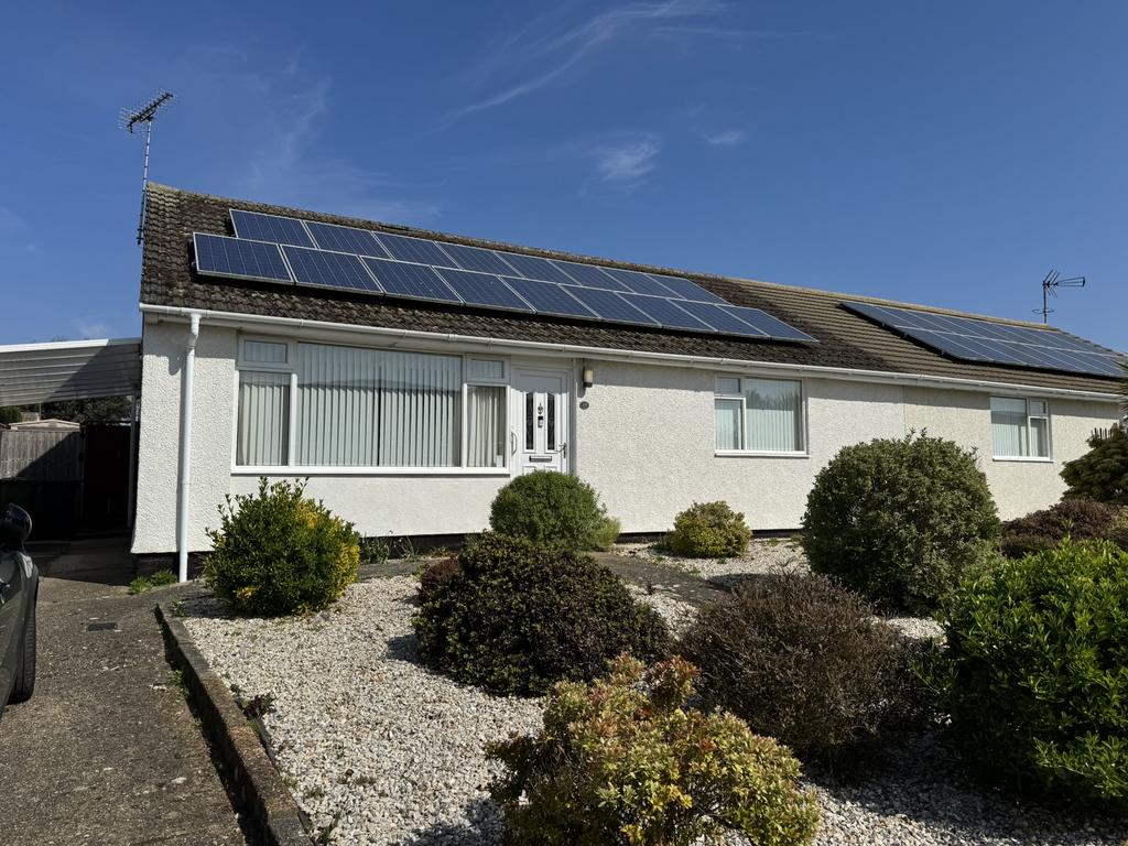 Oakdene, Wicken Green Village NR21 2 bed semi-detached bungalow - £190,000