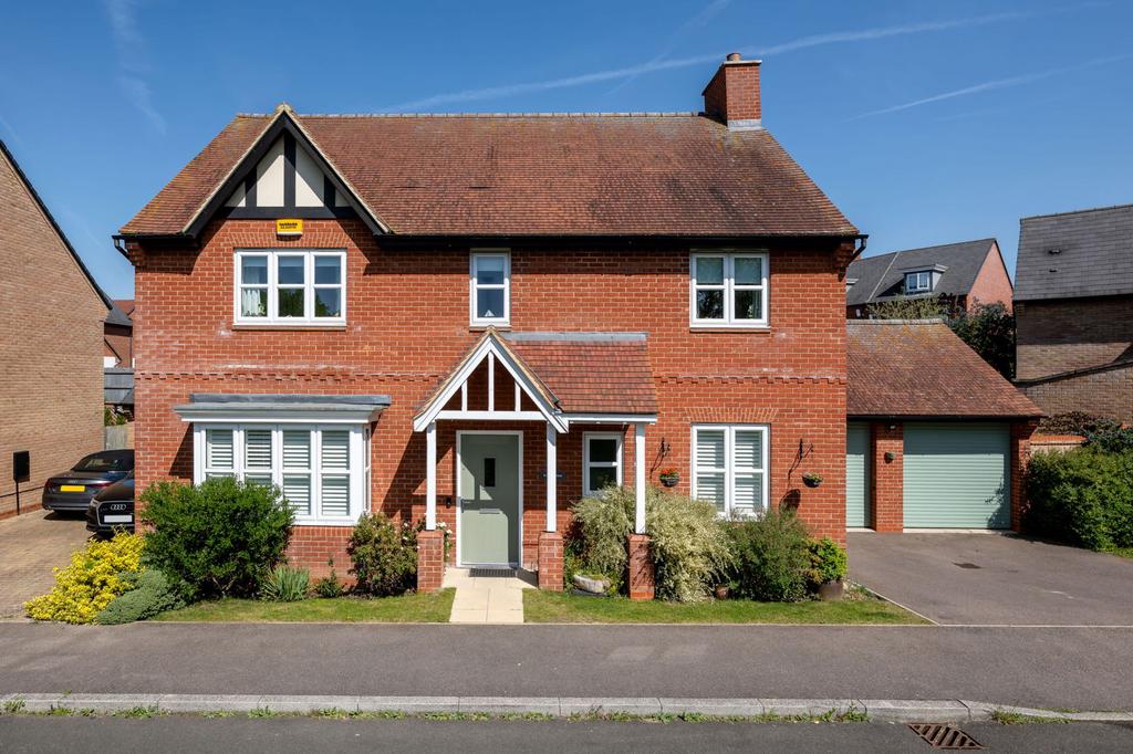 Brook Dene, Buckingham MK18 4 bed detached house for sale - £635,000
