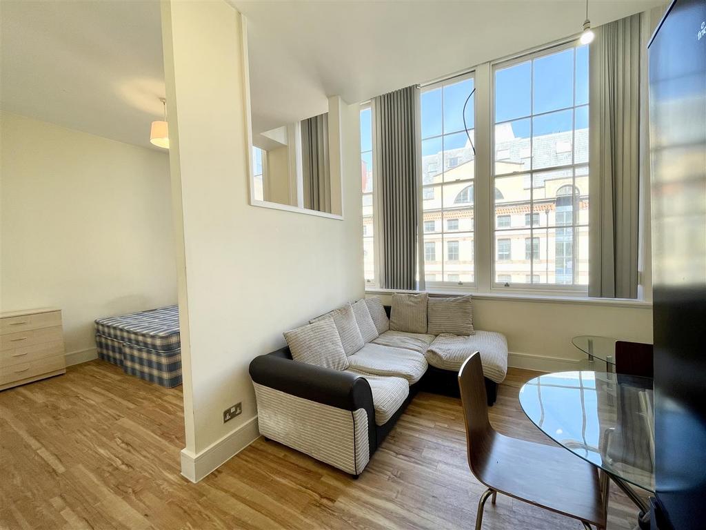Regency Chambers, Temple Square Studio - £750 pcm (£173 pw)