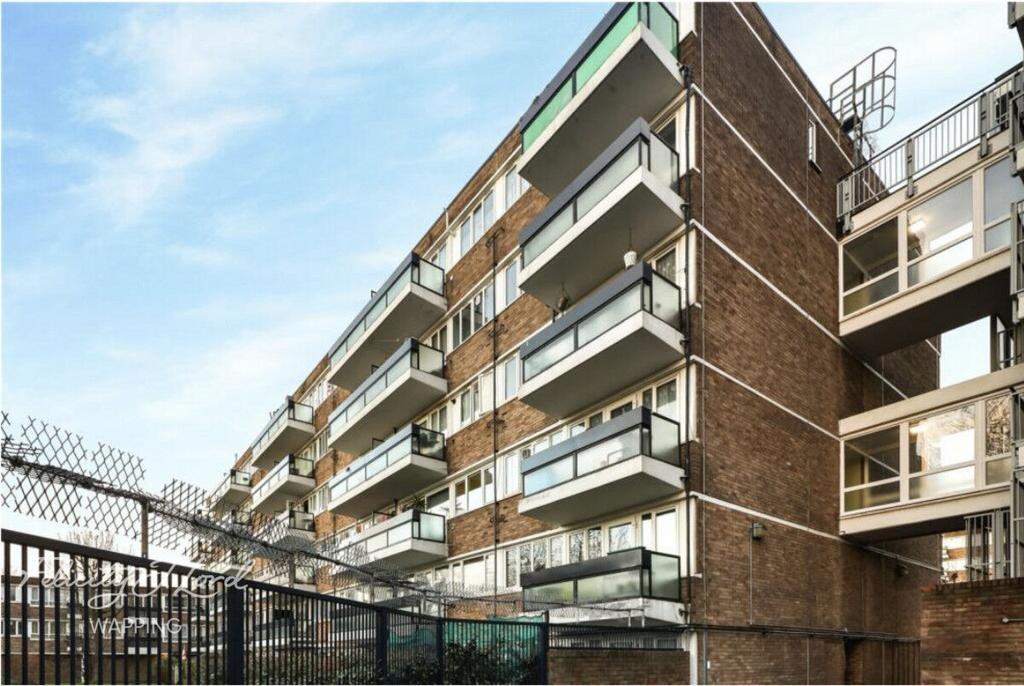 Hackney Road, LONDON 2 bed apartment to rent - £2,500 pcm (£577 pw)