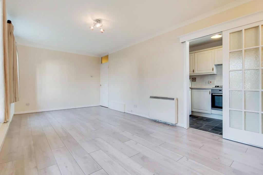 Lambourn Grove, Kingston, Kingston... 1 bed flat - £1,600 pcm (£369 pw)