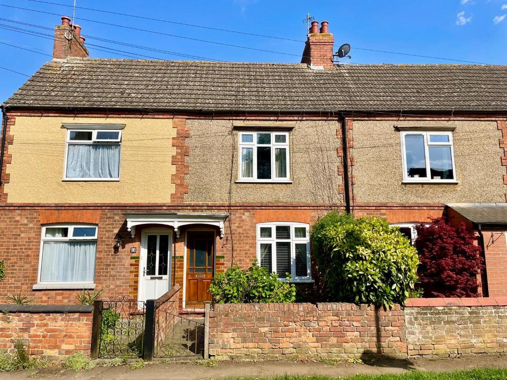 Northampton Road, Brixworth... 2 bed terraced house for sale - £250,000