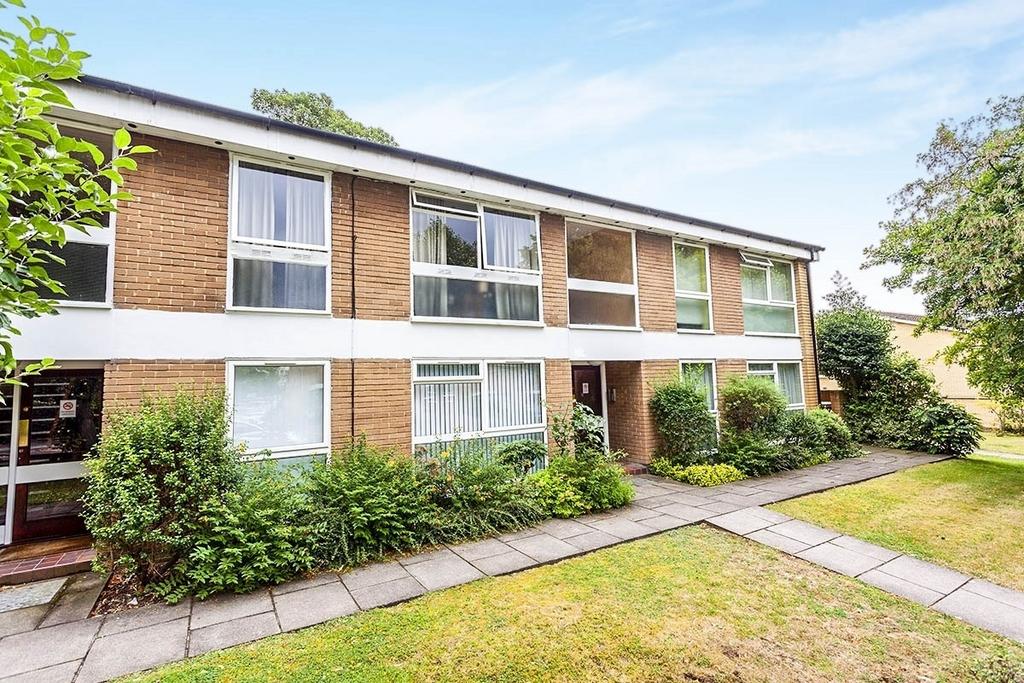 25 Brambledown Road, Surrey SM6 1 bed flat - £1,300 pcm (£300 pw)