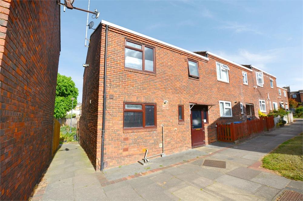 Kidd Place, London SE7 3 bed end of terrace house - £400,000
