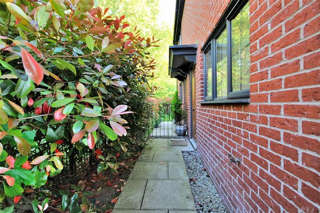 Castlefields, Runcorn WA7 2 bed house - £850 pcm (£196 pw)