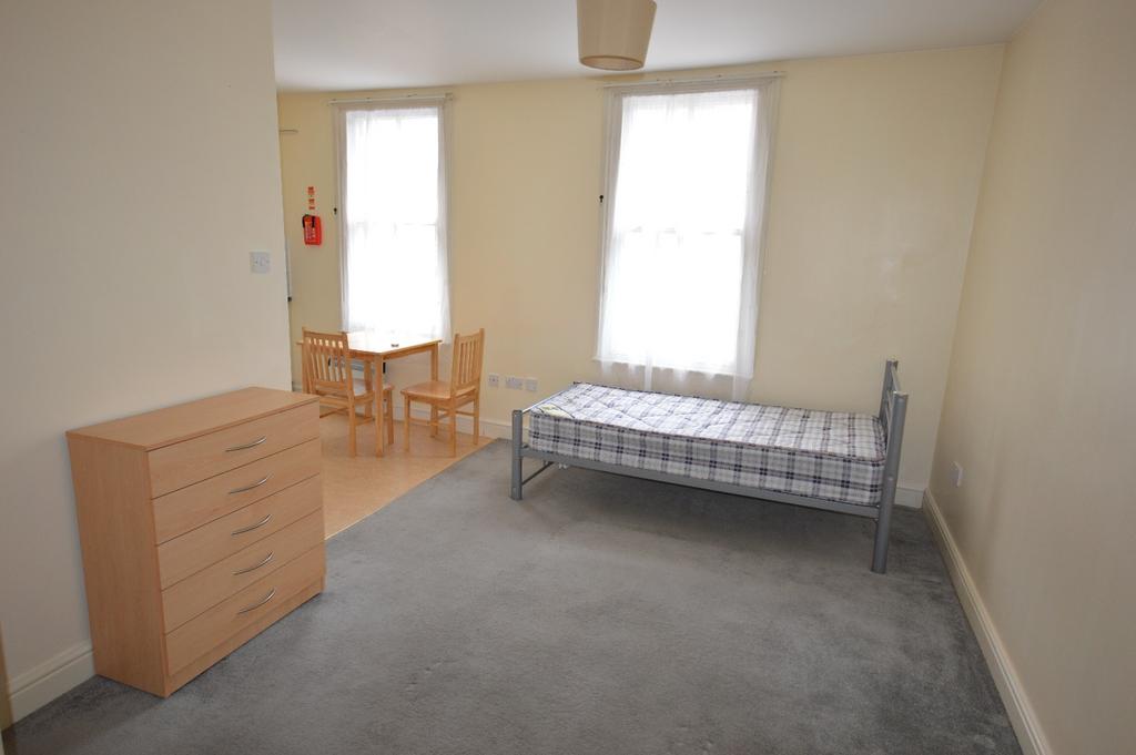 Devonshire Road SE23 Studio - £1,100 pcm (£254 pw)