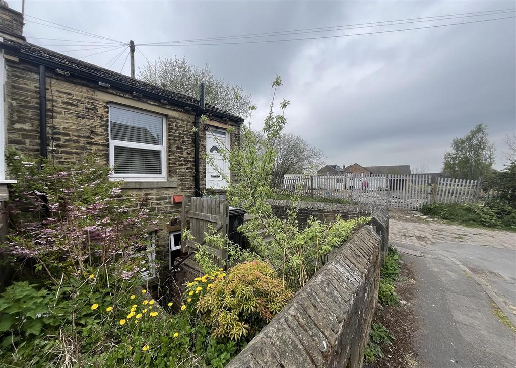 Hardy Street, Bradford BD6 1 bed end of terrace house - £55,000