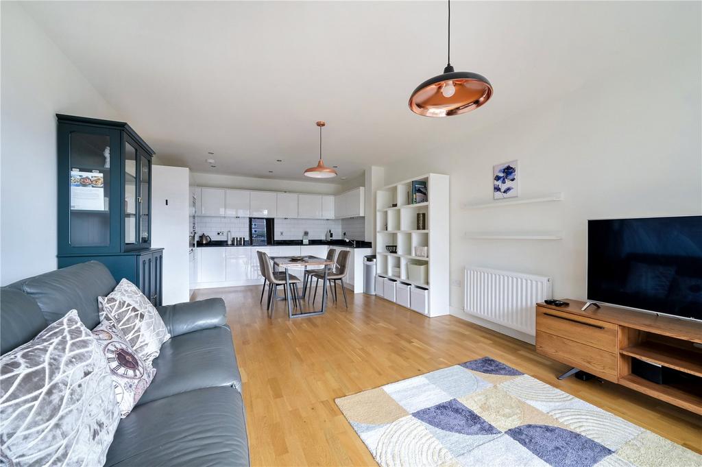 Guthridge Close, London, E14 3 bed apartment - £3,100 pcm (£715 pw)