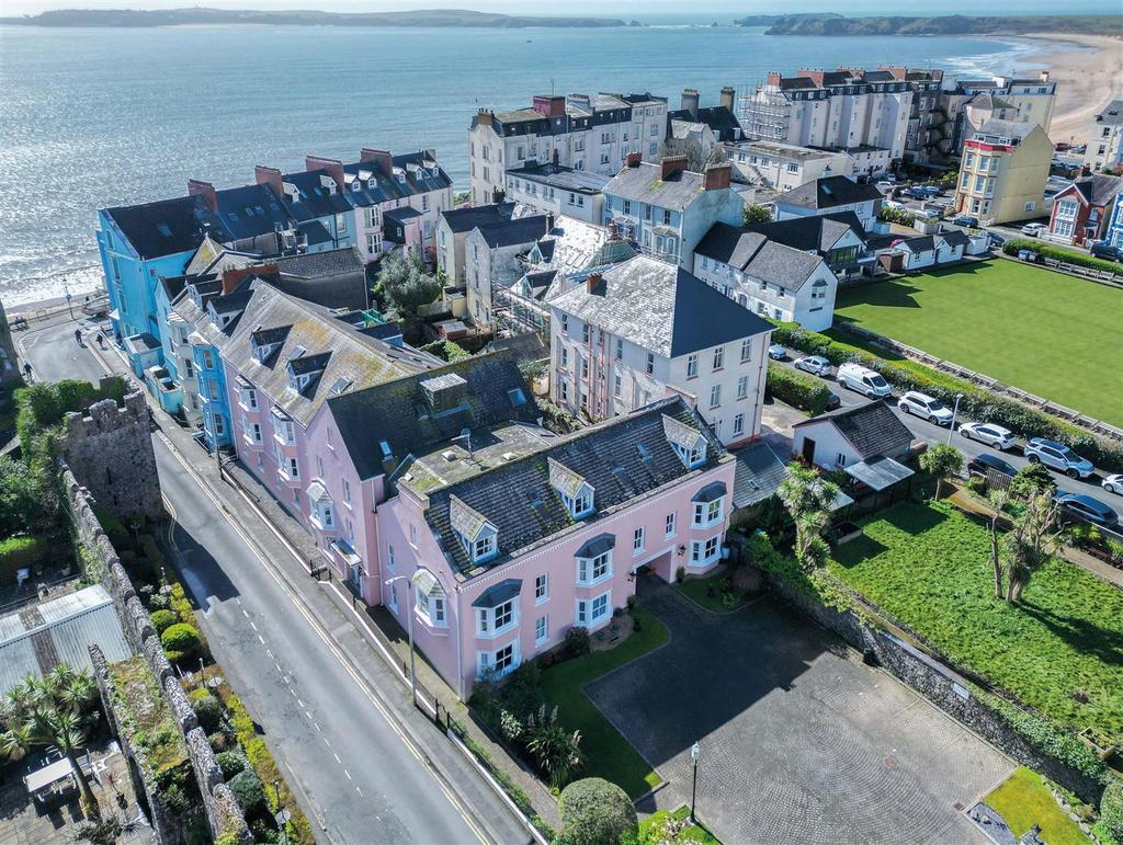 Wimbledon Court, Tenby 2 bed apartment for sale - £237,000