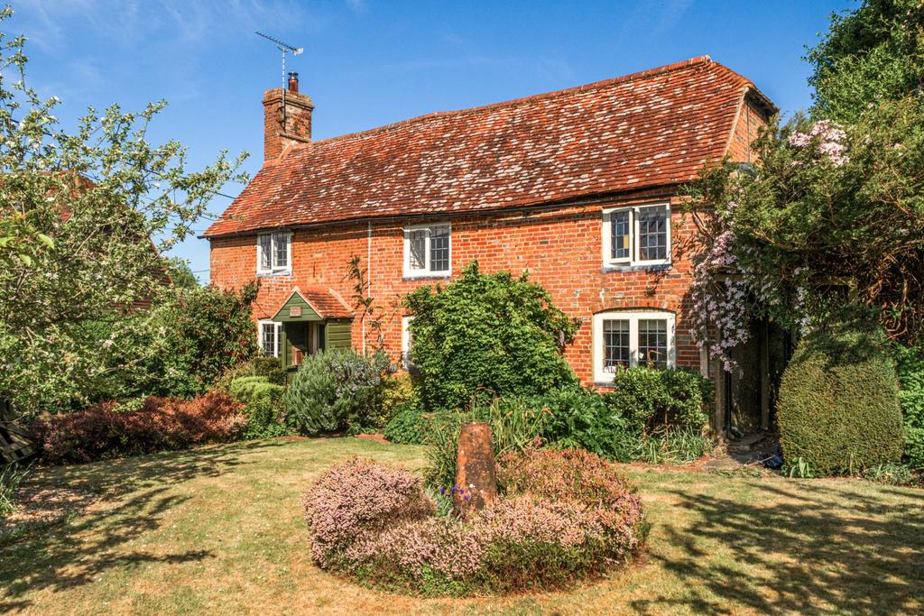 Upper Froyle, Alton, Hampshire, GU34 2 bed detached house - £655,000