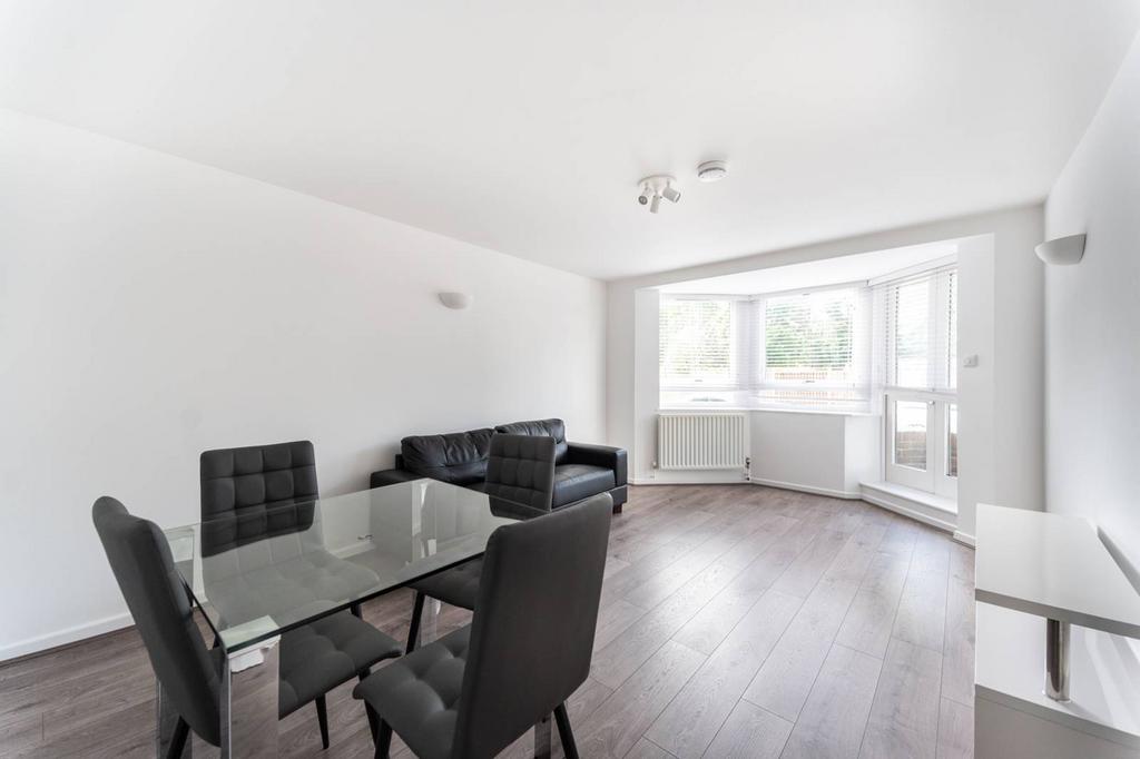 Kew Bridge Court, London, Chiswick... 2 bed flat to rent - £2,200 pcm ...