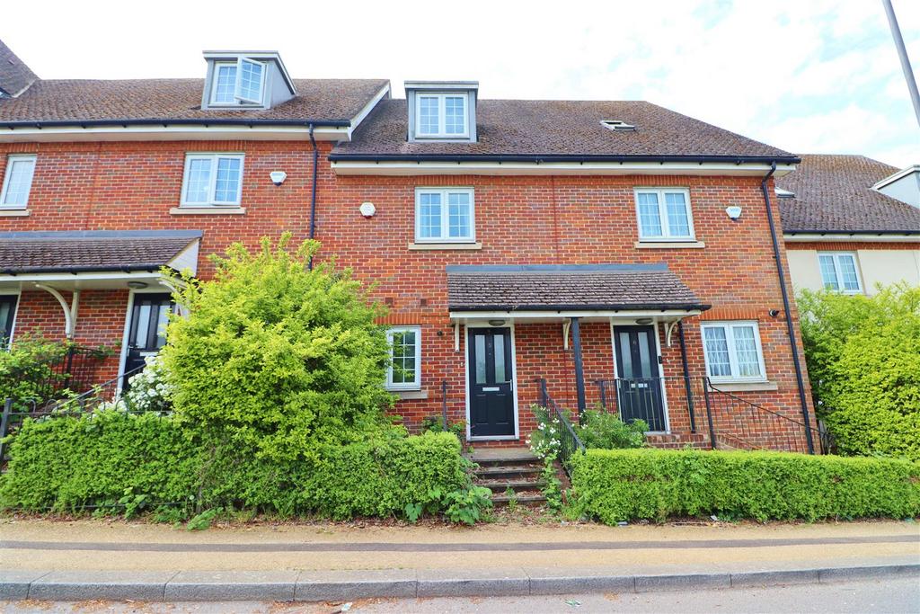 Watford Road, Elstree, Borehamwood 3 bed terraced house - £2,600 pcm (£ ...