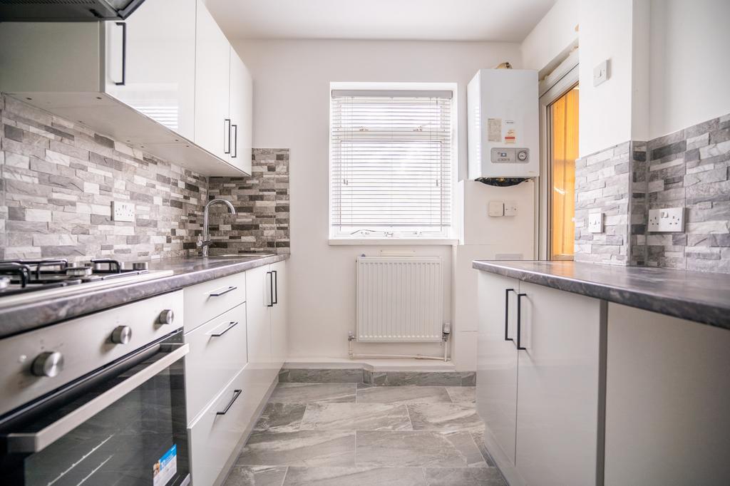 Elfrida Crescent, London SE6 3 bed terraced house - £2,100 pcm (£485 pw)