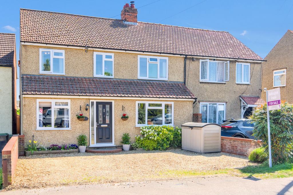 Station Road, Henlow SG16 5 bed semi-detached house - £575,000