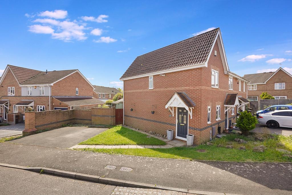 Ten Acre Way, Rainham 2 bed end of terrace house for sale - £300,000