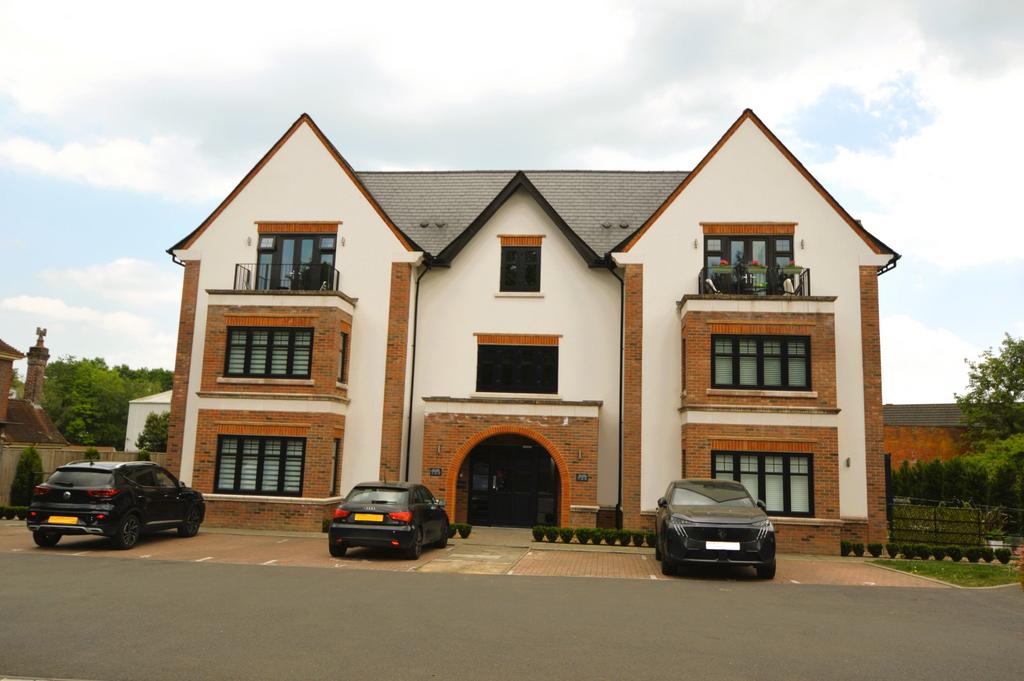 Connaught House, London Road, Bagshot 3 bed duplex - £450,000