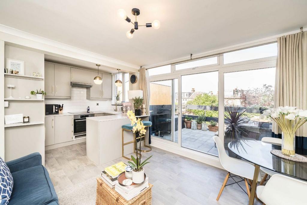 Patio Close, London SW4 1 bed flat for sale - £350,000