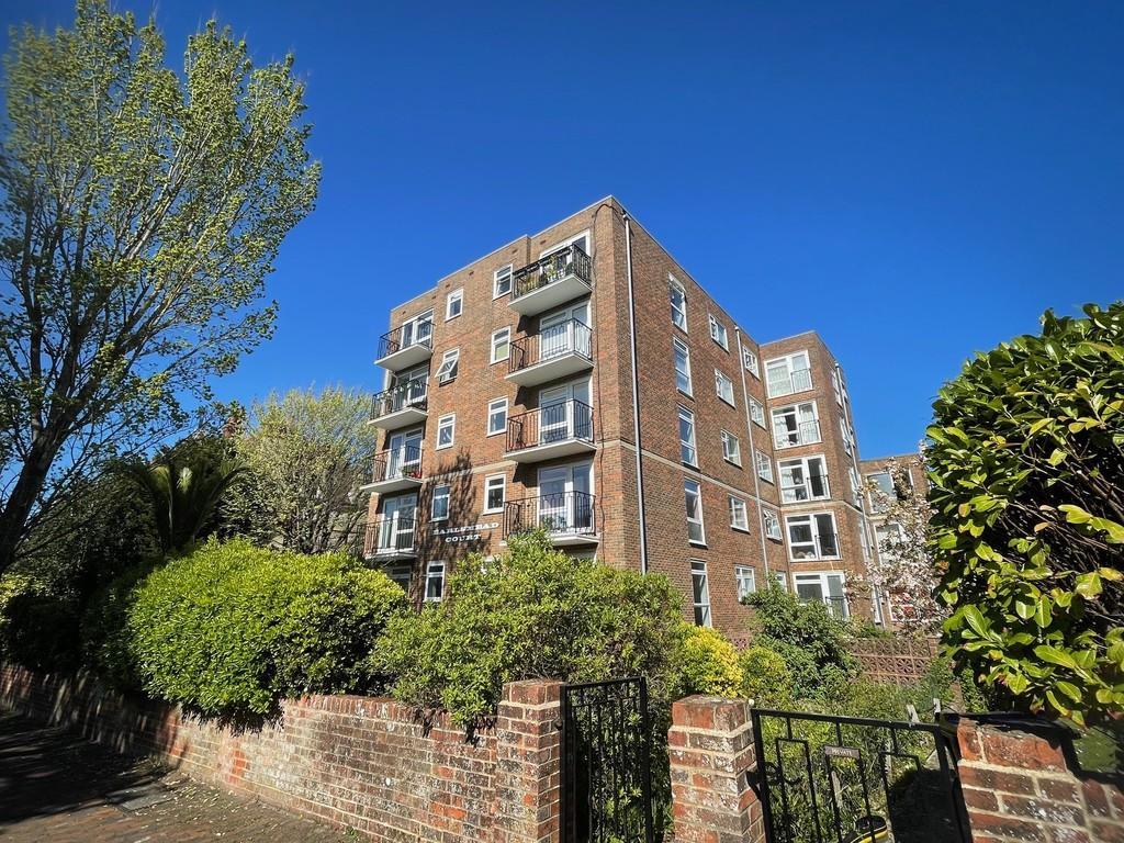Earlsmead Court, Eastbourne BN20 1 bed apartment for sale - £175,000