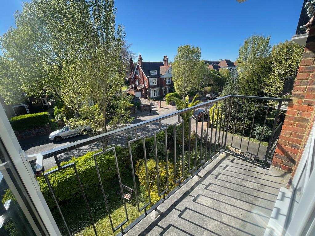 Earlsmead Court, Eastbourne BN20 1 bed apartment for sale - £175,000