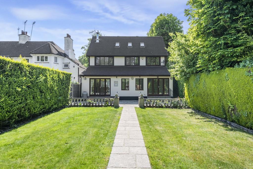 Smitham Bottom Lane, Purley 6 bed detached house - £1,150,000