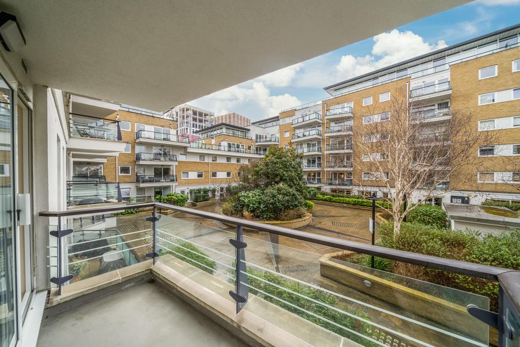 Bluewater House, Riverside West 2 bed apartment for sale - £625,000