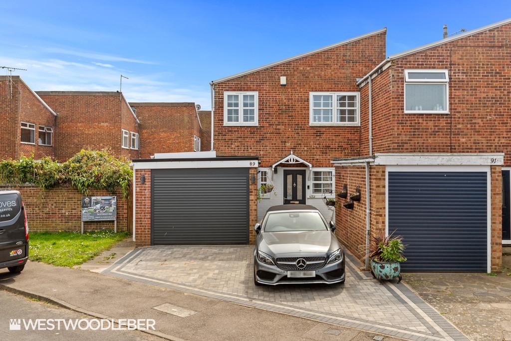 Clyfton Close, Broxbourne EN10 3 bed semi-detached house - £2,250 pcm ...