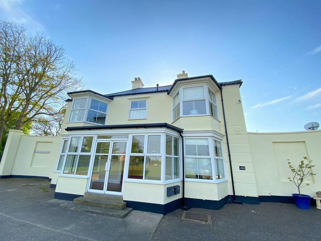 High Street, Mundesley NR11 1 bed apartment - £140,000
