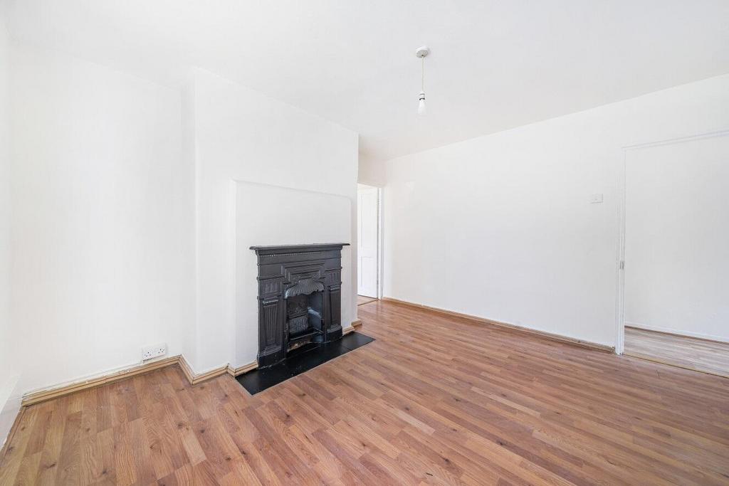 Green Hundred Road, Peckham, London... 3 bed flat for sale - £350,000
