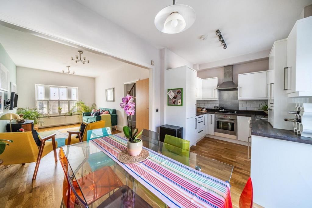 Peckham Rye, Peckham, London, SE15 4 bed semi-detached house for sale ...