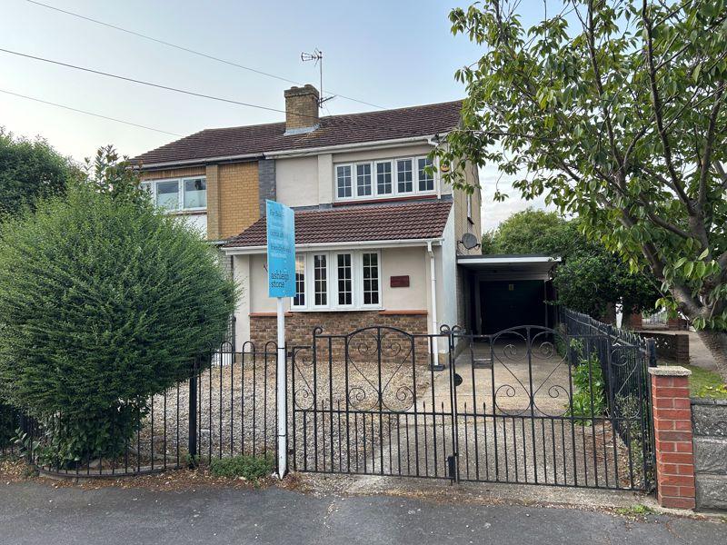 High Road, Benfleet SS7 3 bed semi-detached house for sale - £380,000