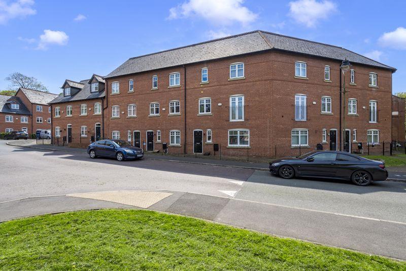 Trevore Drive, Wigan WN1 3 bed townhouse - £200,000