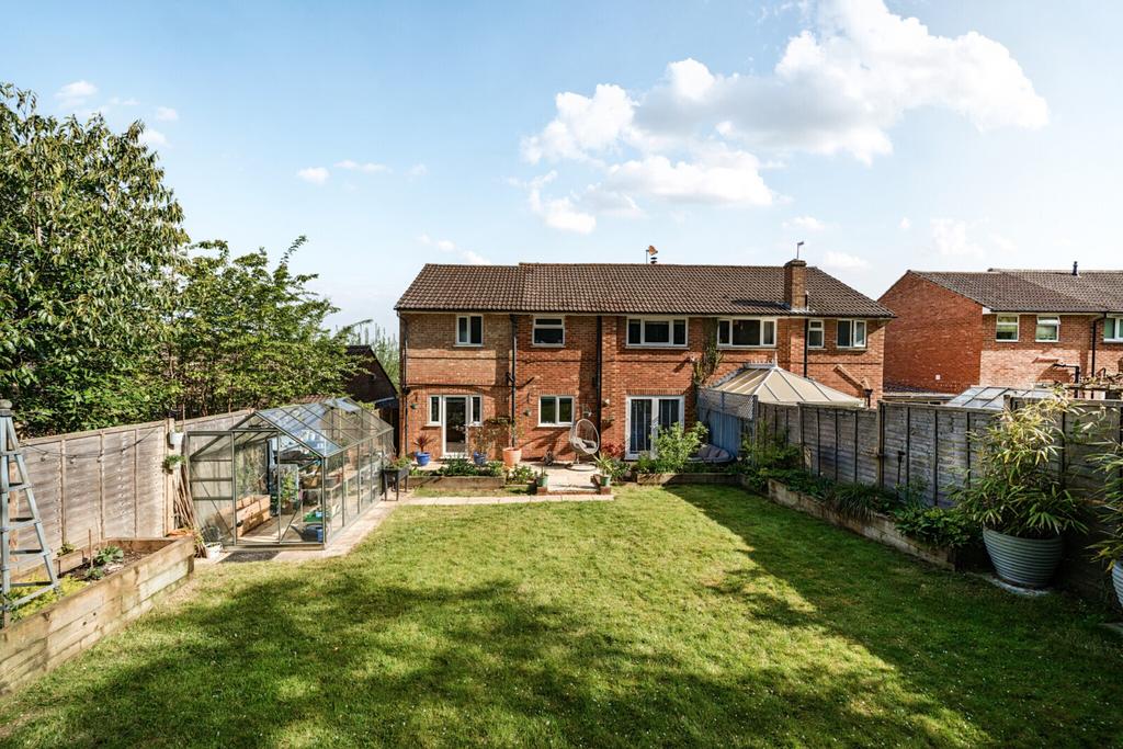 Croft Way, Oxfordshire RG8 4 bed semi-detached house for sale - £575,000