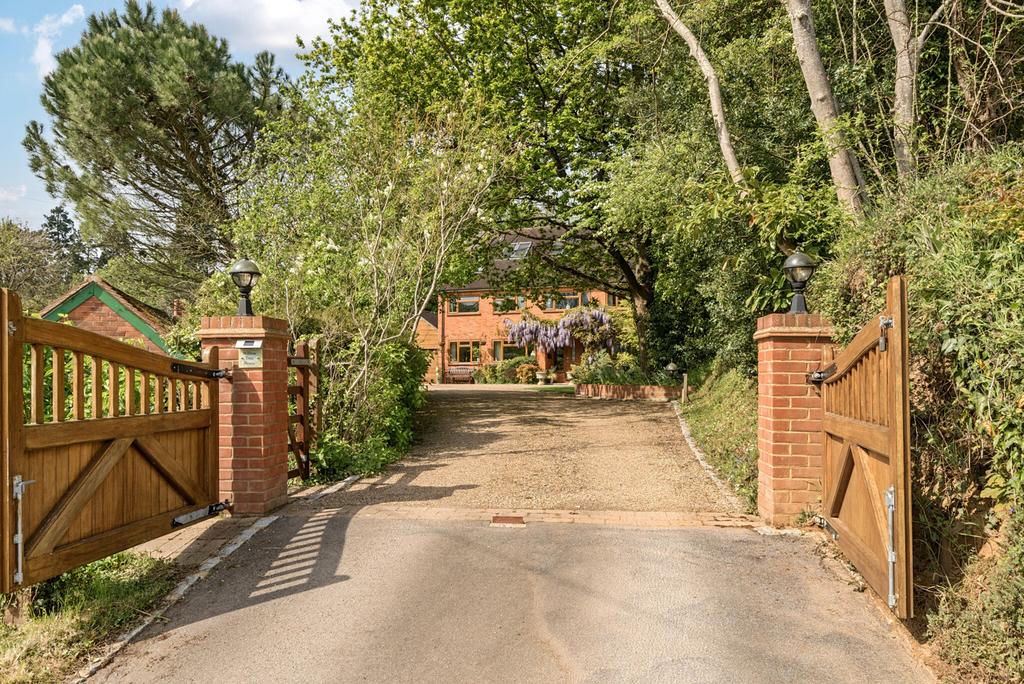 Knowl Hill Common, Reading RG10 5 bed detached house for sale - £1,450,000