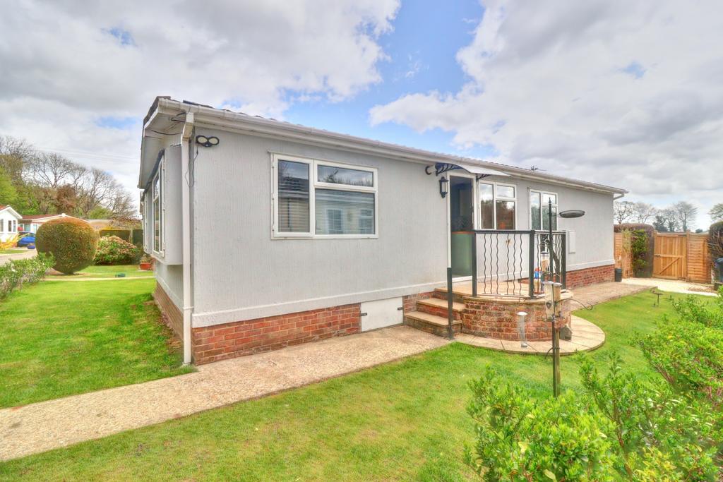 Coppice Farm Park, Buckinghamshire HP23 2 bed detached house - £195,000