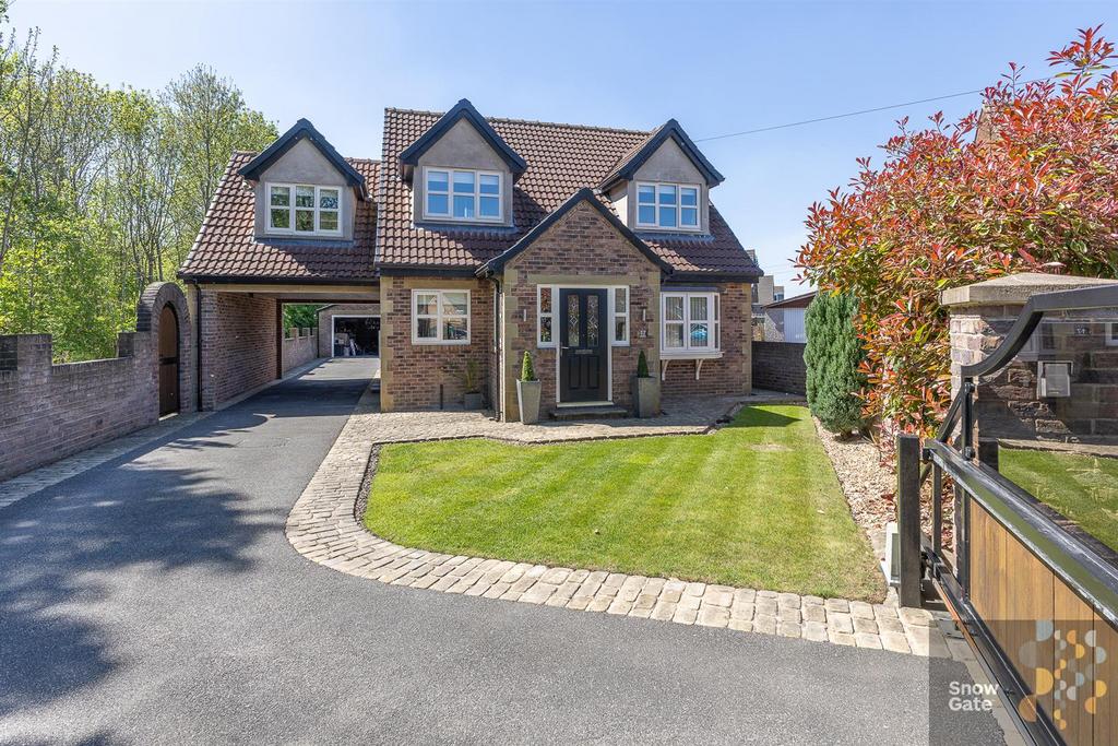 Parkfield Croft, Mirfield WF14 4 bed detached house for sale - £585,000