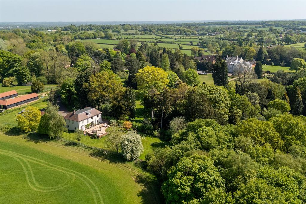 Hitchin Road, Codicote 7 bed detached house - £2,500,000