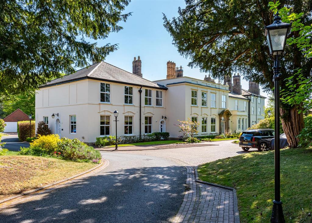 7 Ryton Hall, Ryton, Shifnal, TF11 9NY 3 bed apartment for sale - £395,000