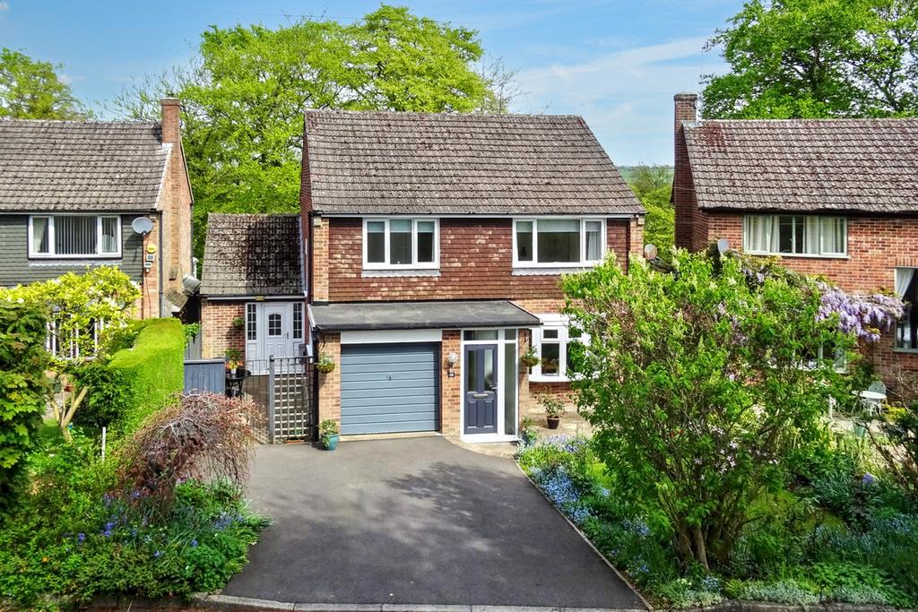 Peak View Drive, Ashbourne, DE6 3 bed detached house - £375,000