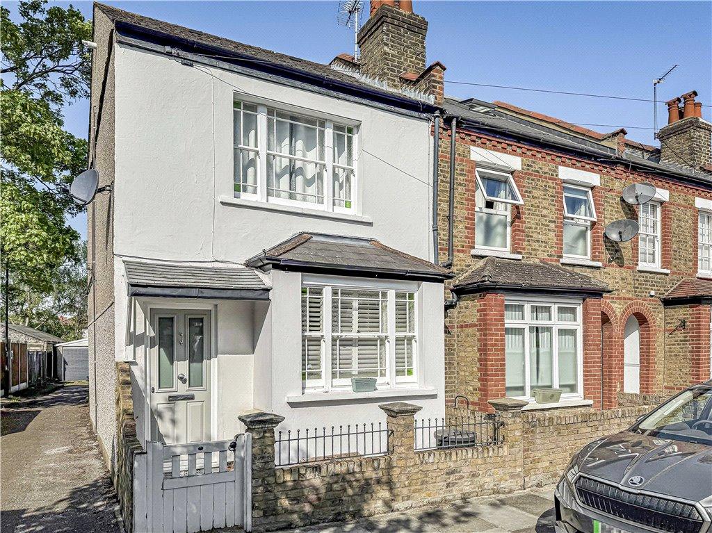 Seaton Road, Twickenham, TW2 3 bed end of terrace house for sale - £650,000