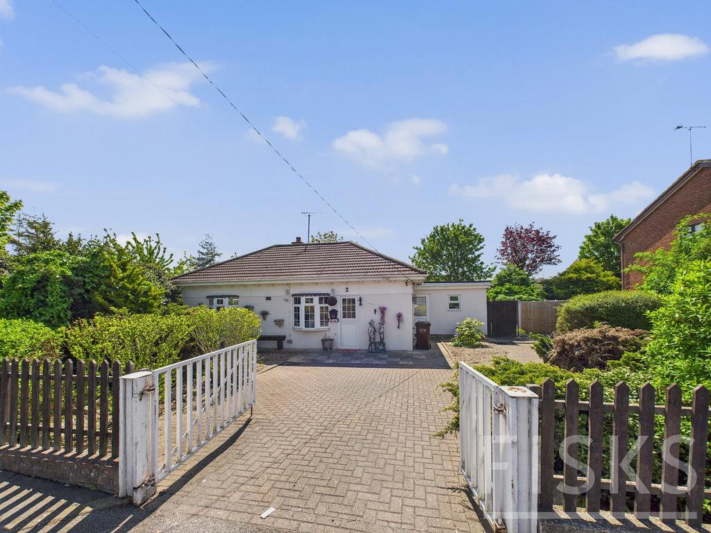 Long Road, Canvey Island, SS8 4 bed detached house - £450,000