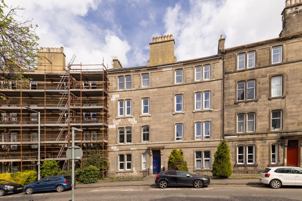 9/1 Murieston Crescent, EDINBURGH... 2 bed ground floor flat - £290,000