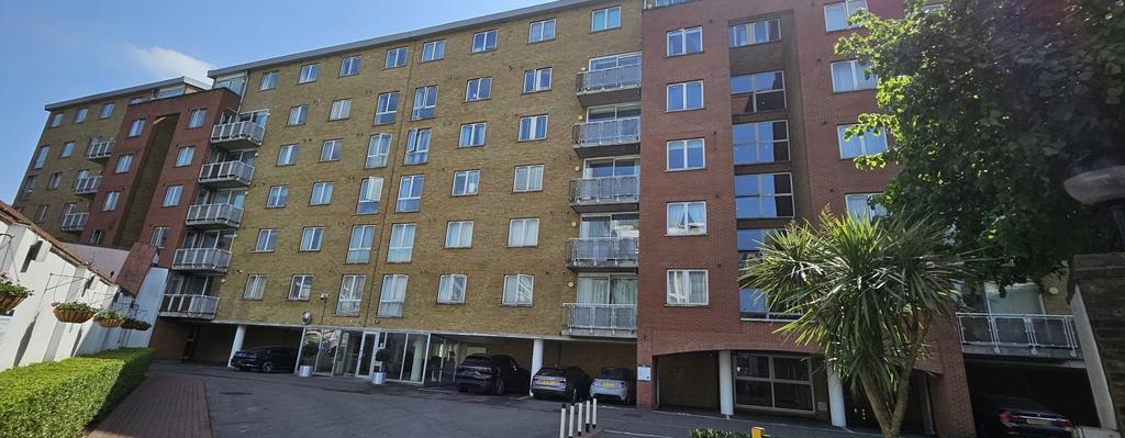 Regent Court, 1 North Bank, London... 3 bed flat to rent - £4,000 pcm ...