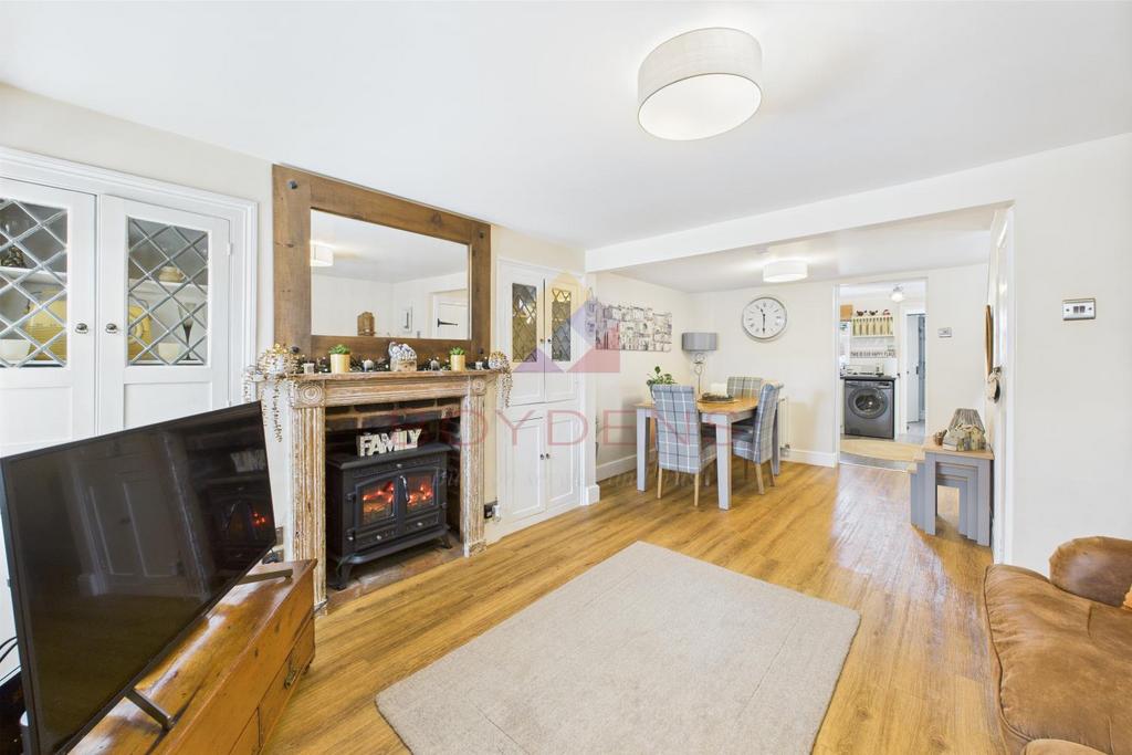 High Street, Colchester CO7 2 bed semi-detached house - £265,000
