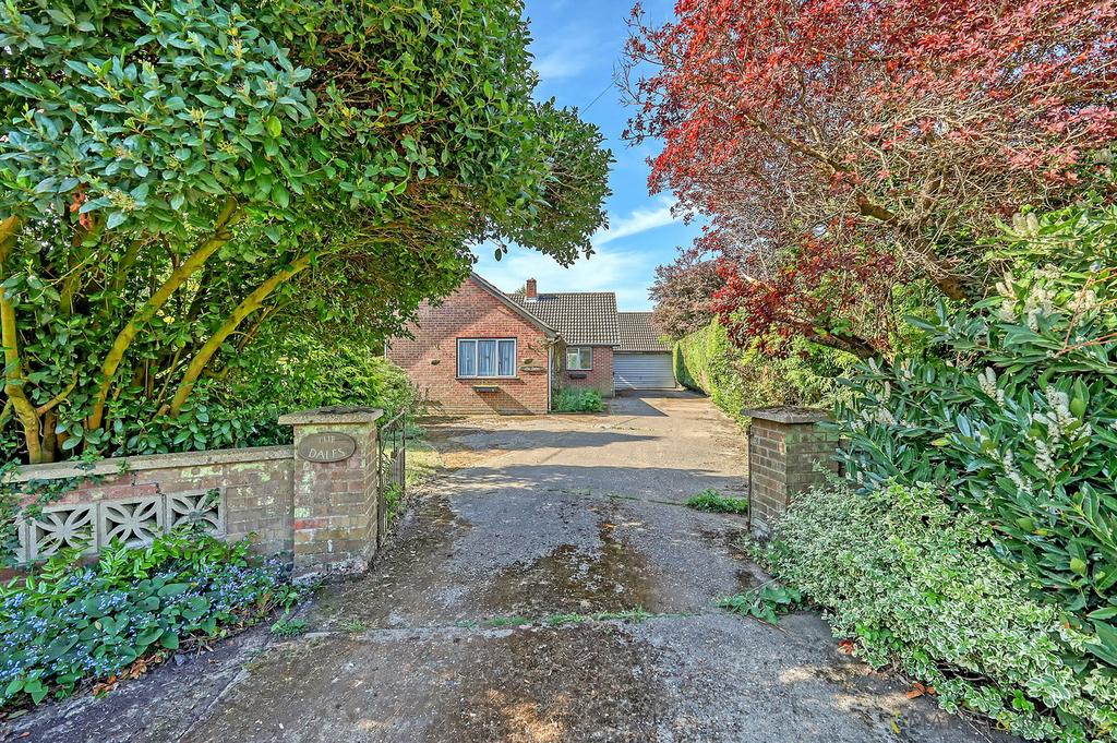 Straight Road, Battisford... 4 bed detached bungalow for sale - £450,000