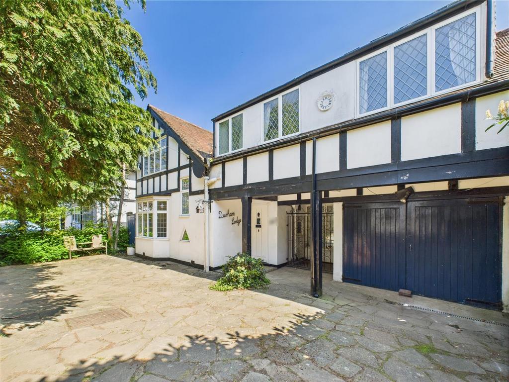 Coulsdon Road, Coulsdon CR5 5 bed detached house for sale - £755,000