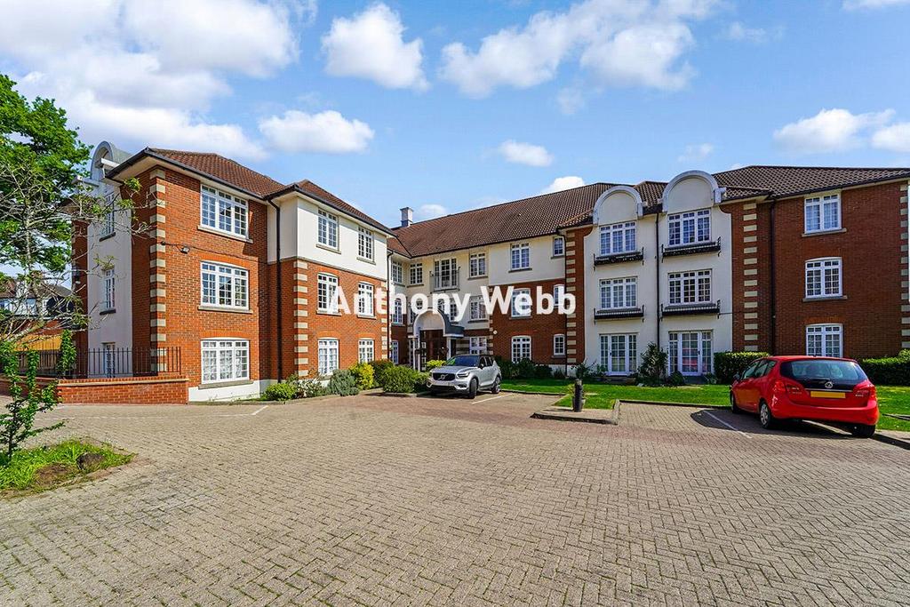 Everard Court, Crothall Close, N13 2 bed flat - £245,000